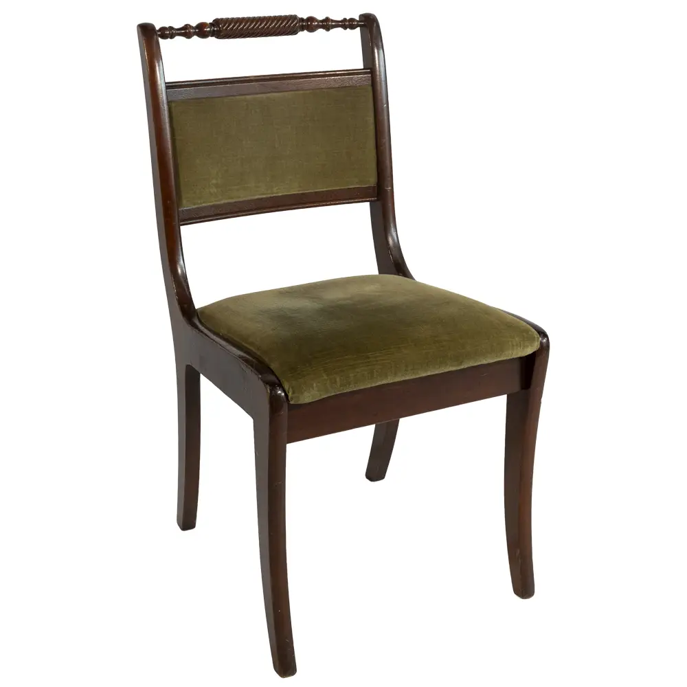 Klassieke stoel hout met groene stof | Ome Piet verhuur